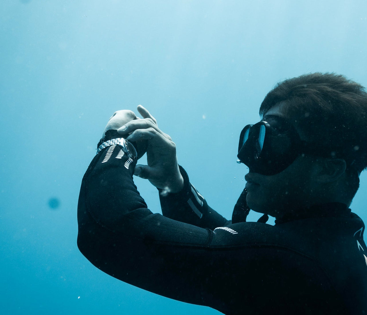 Testing the Limits: What Can a 30 ATM Watch Really Handle? – Spinnaker ...